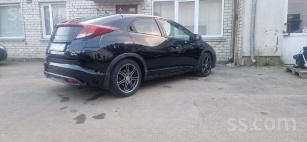 Melns Honda Civic 2015 Rīga, ar dzinēja tilpumu 1.40 L un nobraukumu 178 tūkst. km par 6750 €, foto 7 vietnē AUTOMOTO.COM.LV
