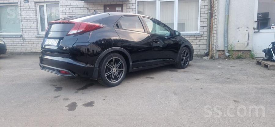 Melns Honda Civic 2015 Rīga, ar dzinēja tilpumu 1.40 L un nobraukumu 178 tūkst. km par 6750 €, foto 7 vietnē AUTOMOTO.COM.LV