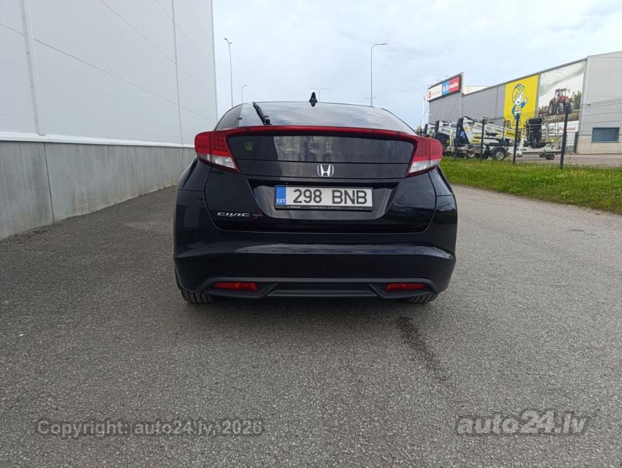 Melns Honda Civic 2015 Rakvere, ar dzinēja tilpumu 1.80 L un nobraukumu 108 tūkst. km par 9000 €, foto 4 vietnē AUTOMOTO.COM.LV