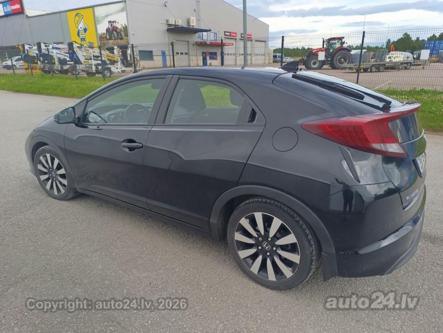 Melns Honda Civic 2015 Rakvere, ar dzinēja tilpumu 1.80 L un nobraukumu 108 tūkst. km par 9000 €, foto 10 vietnē AUTOMOTO.COM.LV