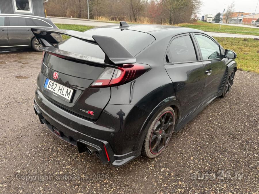 Black Honda Civic 2016 in Tallinn, with an engine capacity of 2.00 L and mileage of 7 thousand km for 21999 €, photo 3 on AUTOMOTO.COM.LV