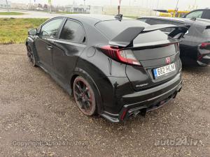 Black Honda Civic 2016 in Tallinn, with an engine capacity of 2.00 L and mileage of 7 thousand km for 21999 €, photo 4 on AUTOMOTO.COM.LV