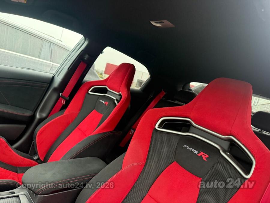 Black Honda Civic 2016 in Tallinn, with an engine capacity of 2.00 L and mileage of 7 thousand km for 21999 €, photo 7 on AUTOMOTO.COM.LV