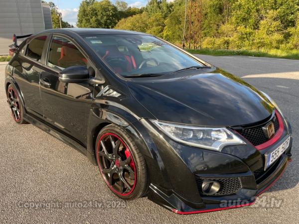 Black Honda Civic 2016 in Tallinn, with an engine capacity of 2.00 L and mileage of 180 thousand km for 21999 €, photo 3 on AUTOMOTO.COM.LV