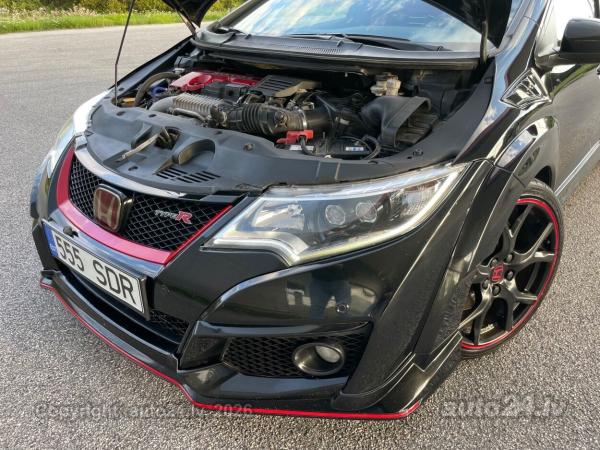 Black Honda Civic 2016 in Tallinn, with an engine capacity of 2.00 L and mileage of 180 thousand km for 21999 €, photo 7 on AUTOMOTO.COM.LV