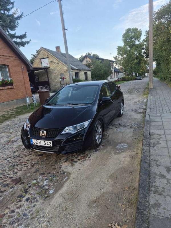 Black Honda Civic 2016 in Joniskis, with an engine capacity of 1.34 L and mileage of 123 thousand km for 8300 €, photo 3 on AUTOMOTO.COM.LV