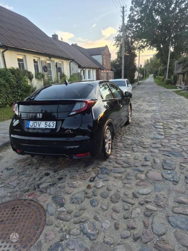Black Honda Civic 2016 in Joniskis, with an engine capacity of 1.34 L and mileage of 123 thousand km for 8300 €, photo 4 on AUTOMOTO.COM.LV