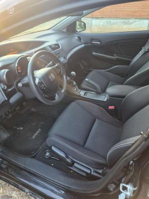 Black Honda Civic 2016 in Joniskis, with an engine capacity of 1.34 L and mileage of 123 thousand km for 8300 €, photo 6 on AUTOMOTO.COM.LV