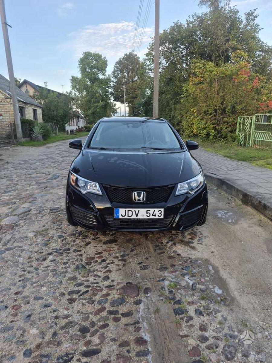 Black Honda Civic 2016 in Joniskis, with an engine capacity of 1.34 L and mileage of 123 thousand km for 8300 €, photo 9 on AUTOMOTO.COM.LV