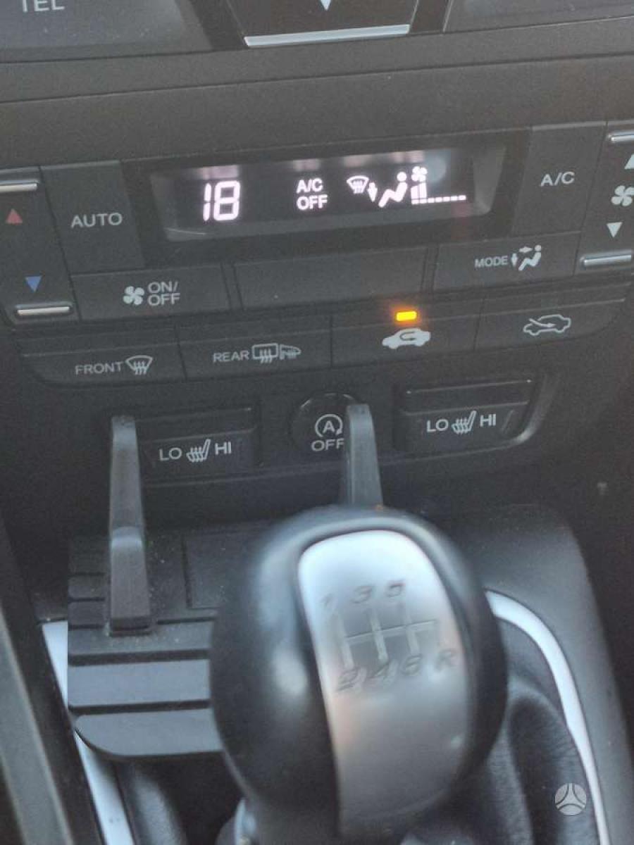 Black Honda Civic 2016 in Joniskis, with an engine capacity of 1.34 L and mileage of 123 thousand km for 8300 €, photo 10 on AUTOMOTO.COM.LV