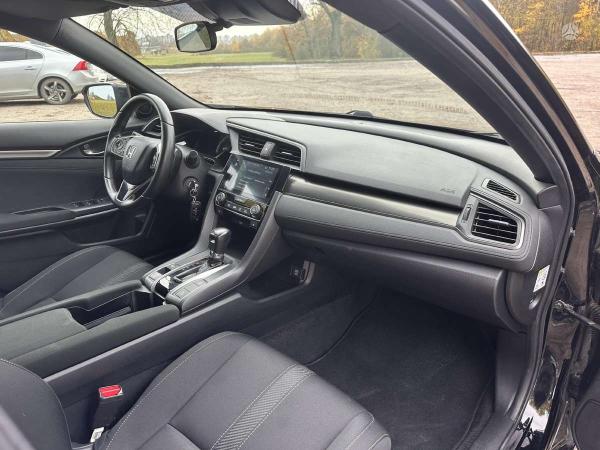 Black Honda Civic 2017 in Kaunas, with an engine capacity of 0.99 L and mileage of 112 thousand km for 11500 €, photo 11 on AUTOMOTO.COM.LV