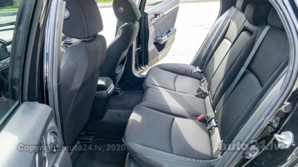 Black Honda Civic 2018 in Tallinn, with an engine capacity of 1.60 L and mileage of 208 thousand km for 14700 €, photo 7 on AUTOMOTO.COM.LV