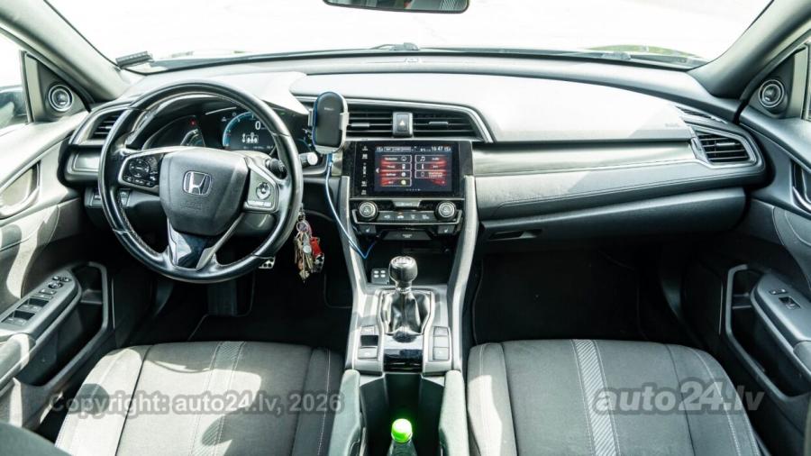 Black Honda Civic 2018 in Tallinn, with an engine capacity of 1.60 L and mileage of 208 thousand km for 14700 €, photo 8 on AUTOMOTO.COM.LV