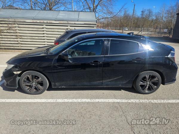 Black Honda Civic 2018 in Tallinn, with an engine capacity of 1.00 L and mileage of 126 thousand km for 10000 €, photo 3 on AUTOMOTO.COM.LV