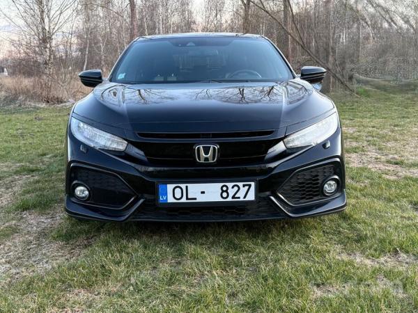 Black Honda Civic 2018 in Riga, with an engine capacity of 1.60 L and mileage of 223 thousand km for 12450 €, photo 2 on AUTOMOTO.COM.LV