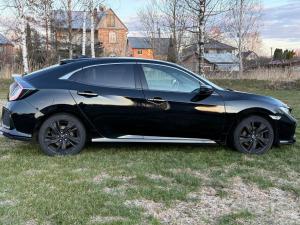 Black Honda Civic 2018 in Riga, with an engine capacity of 1.60 L and mileage of 223 thousand km for 12450 €, photo 5 on AUTOMOTO.COM.LV