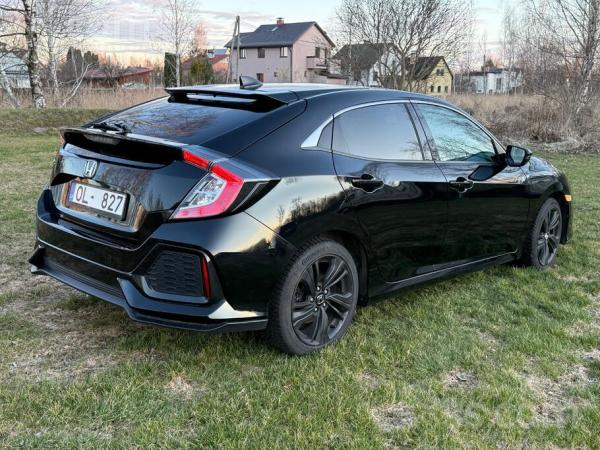 Black Honda Civic 2018 in Riga, with an engine capacity of 1.60 L and mileage of 223 thousand km for 12450 €, photo 5 on AUTOMOTO.COM.LV