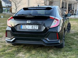 Black Honda Civic 2018 in Riga, with an engine capacity of 1.60 L and mileage of 223 thousand km for 12450 €, photo 7 on AUTOMOTO.COM.LV