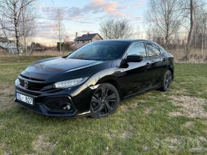 Black Honda Civic 2018 in Riga, with an engine capacity of 1.60 L and mileage of 223 thousand km for 12450 €, photo 10 on AUTOMOTO.COM.LV