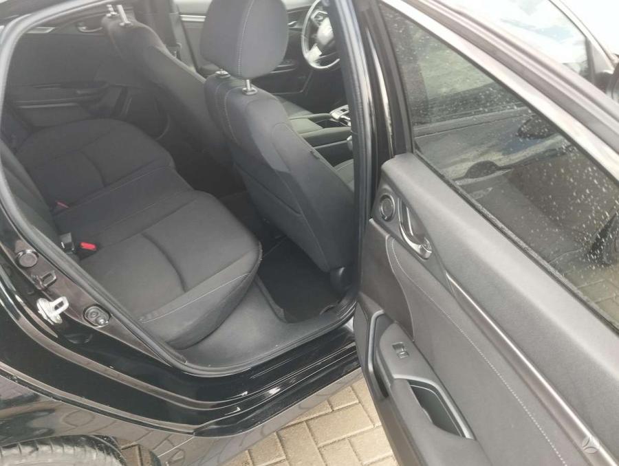 Melns Honda Civic 2018 Tauragė, ar dzinēja tilpumu 0.99 L un nobraukumu 128 tūkst. km par 9200 €, foto 8 vietnē AUTOMOTO.COM.LV