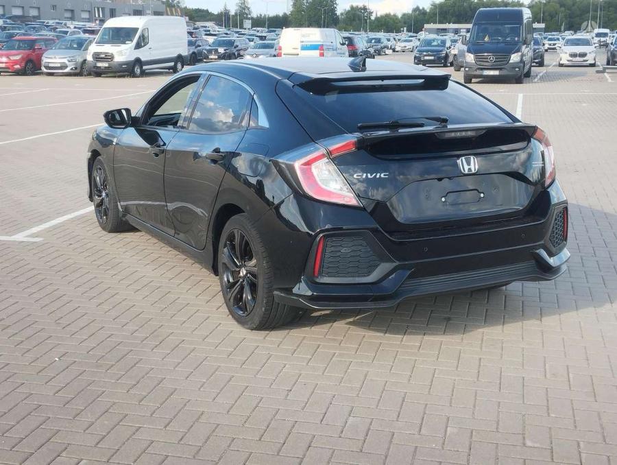 Melns Honda Civic 2018 Tauragė, ar dzinēja tilpumu 0.99 L un nobraukumu 128 tūkst. km par 8500 €, foto 5 vietnē AUTOMOTO.COM.LV