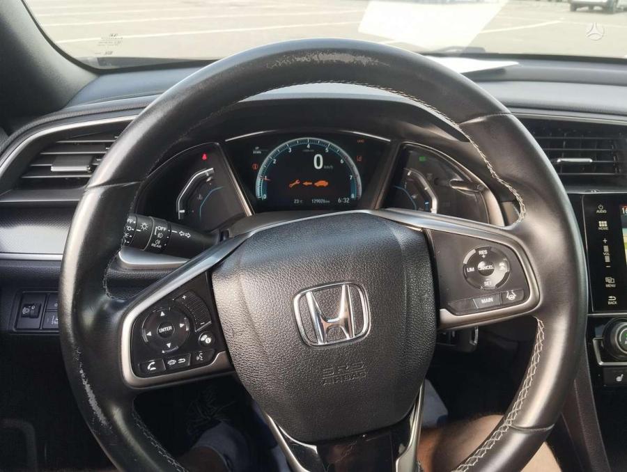 Melns Honda Civic 2018 Tauragė, ar dzinēja tilpumu 0.99 L un nobraukumu 128 tūkst. km par 8500 €, foto 15 vietnē AUTOMOTO.COM.LV