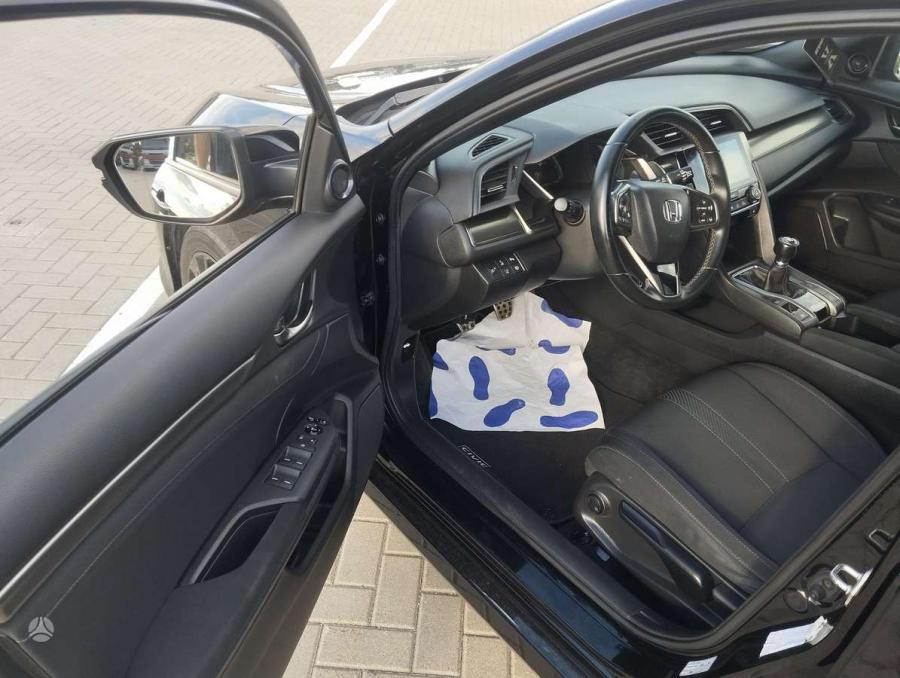 Melns Honda Civic 2018 Tauragė, ar dzinēja tilpumu 0.99 L un nobraukumu 128 tūkst. km par 8500 €, foto 16 vietnē AUTOMOTO.COM.LV