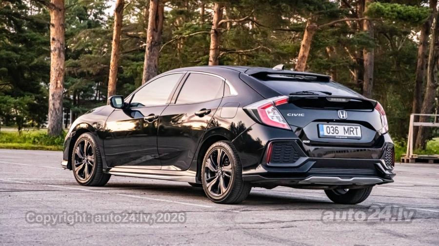Black Honda Civic 2018 in Tallinn, with an engine capacity of 1.60 L and mileage of 208 thousand km for 13999 €, photo 4 on AUTOMOTO.COM.LV