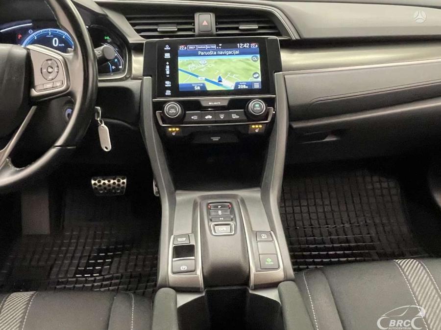 Black Honda Civic 2018 in Vilnius, with an engine capacity of 1.60 L and mileage of 190 thousand km for 10900 €, photo 16 on AUTOMOTO.COM.LV