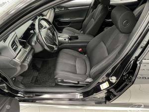 Black Honda Civic 2018 in Vilnius, with an engine capacity of 1.60 L and mileage of 190 thousand km for 10900 €, photo 21 on AUTOMOTO.COM.LV