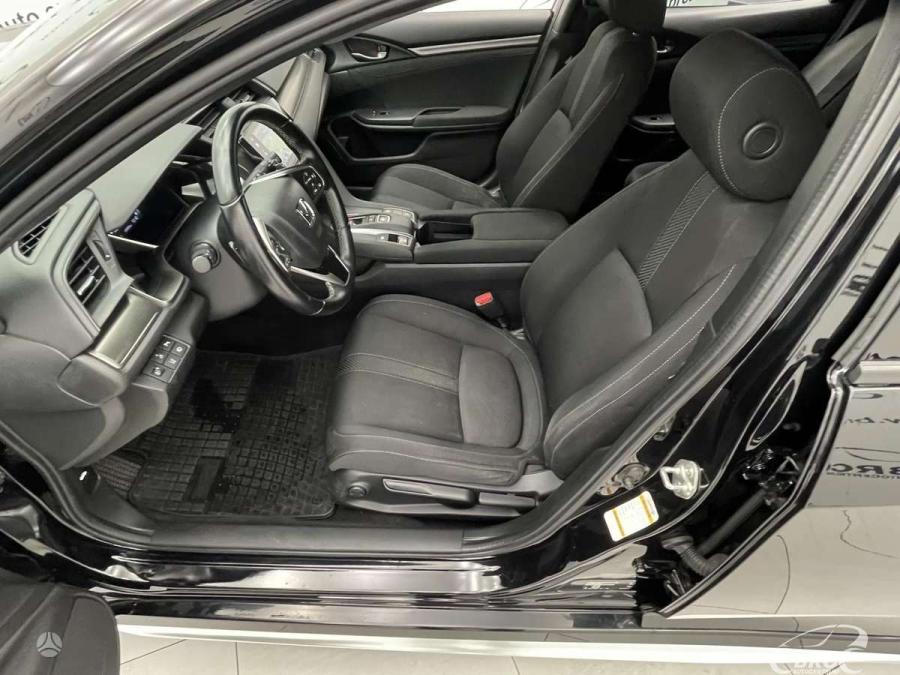 Black Honda Civic 2018 in Vilnius, with an engine capacity of 1.60 L and mileage of 190 thousand km for 10900 €, photo 21 on AUTOMOTO.COM.LV