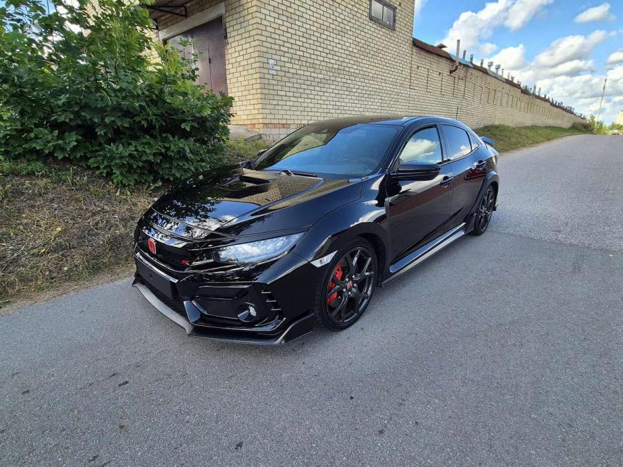 Melns Honda Civic 2021 Alīta, ar dzinēja tilpumu 2.00 L un nobraukumu 73 tūkst. km par 23500 €, foto 1 vietnē AUTOMOTO.COM.LV
