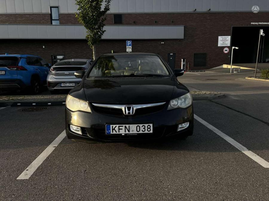 Melns Honda Civic 2008 Viļņa, ar dzinēja tilpumu 1.72 L un nobraukumu 274 tūkst. km par 1600 €, foto 1 vietnē AUTOMOTO.COM.LV