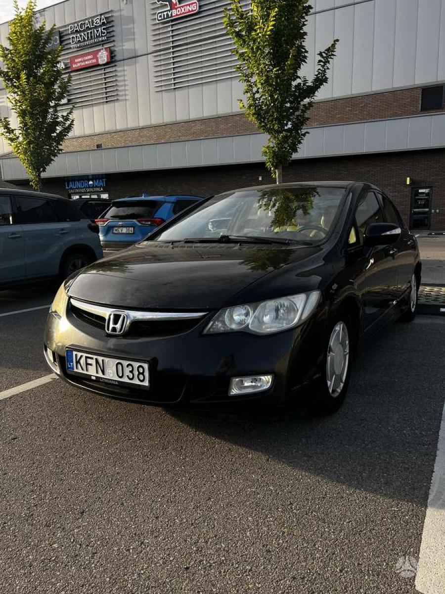 Melns Honda Civic 2008 Viļņa, ar dzinēja tilpumu 1.72 L un nobraukumu 274 tūkst. km par 1600 €, foto 3 vietnē AUTOMOTO.COM.LV
