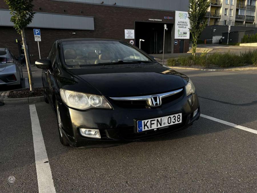 Melns Honda Civic 2008 Viļņa, ar dzinēja tilpumu 1.72 L un nobraukumu 274 tūkst. km par 1600 €, foto 4 vietnē AUTOMOTO.COM.LV