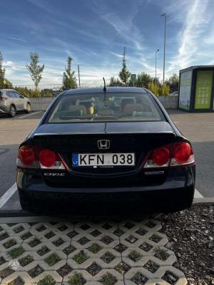 Melns Honda Civic 2008 Viļņa, ar dzinēja tilpumu 1.72 L un nobraukumu 274 tūkst. km par 1600 €, foto 5 vietnē AUTOMOTO.COM.LV