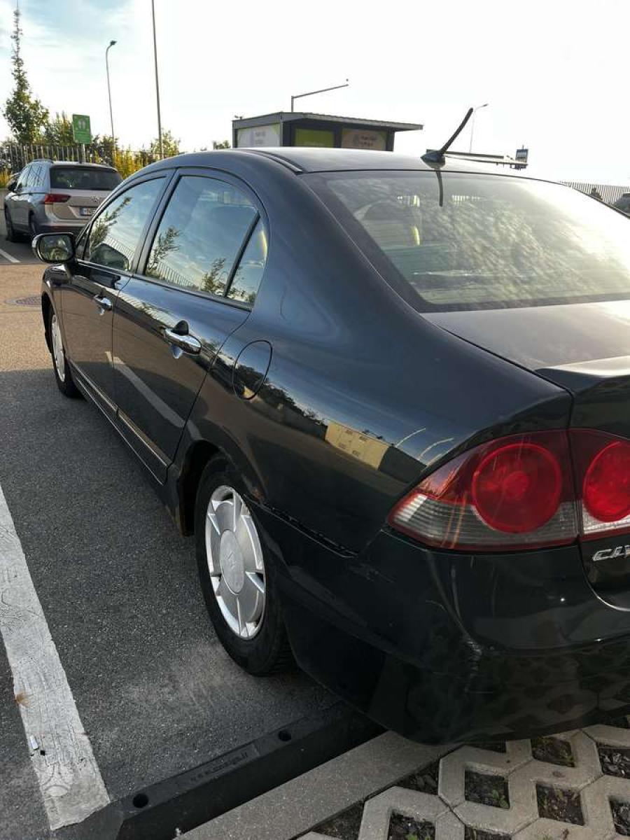 Melns Honda Civic 2008 Viļņa, ar dzinēja tilpumu 1.72 L un nobraukumu 274 tūkst. km par 1600 €, foto 6 vietnē AUTOMOTO.COM.LV