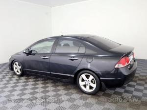 Black Honda Civic 2006 in Tallinn, with an engine capacity of 1.80 L and mileage of 422 thousand km for 699 €, photo 4 on AUTOMOTO.COM.LV
