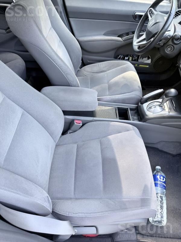 Melns Honda Civic 2006 Rīga, ar dzinēja tilpumu 1.30 L un nobraukumu 112 tūkst. km par 2800 €, foto 10 vietnē AUTOMOTO.COM.LV