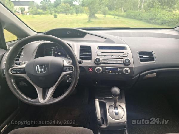 Black Honda Civic 2006 in Keila, with an engine capacity of 1.80 L and mileage of 300 thousand km for 899 €, photo 5 on AUTOMOTO.COM.LV