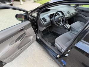 Melns Honda Civic 2006 Vievis, ar dzinēja tilpumu 1.80 L un nobraukumu 280 tūkst. km par 2350 €, foto 7 vietnē AUTOMOTO.COM.LV