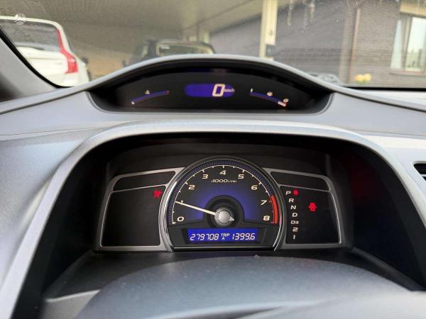 Melns Honda Civic 2006 Vievis, ar dzinēja tilpumu 1.80 L un nobraukumu 280 tūkst. km par 2350 €, foto 7 vietnē AUTOMOTO.COM.LV