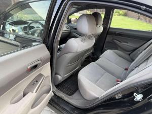 Melns Honda Civic 2006 Vievis, ar dzinēja tilpumu 1.80 L un nobraukumu 280 tūkst. km par 2350 €, foto 9 vietnē AUTOMOTO.COM.LV