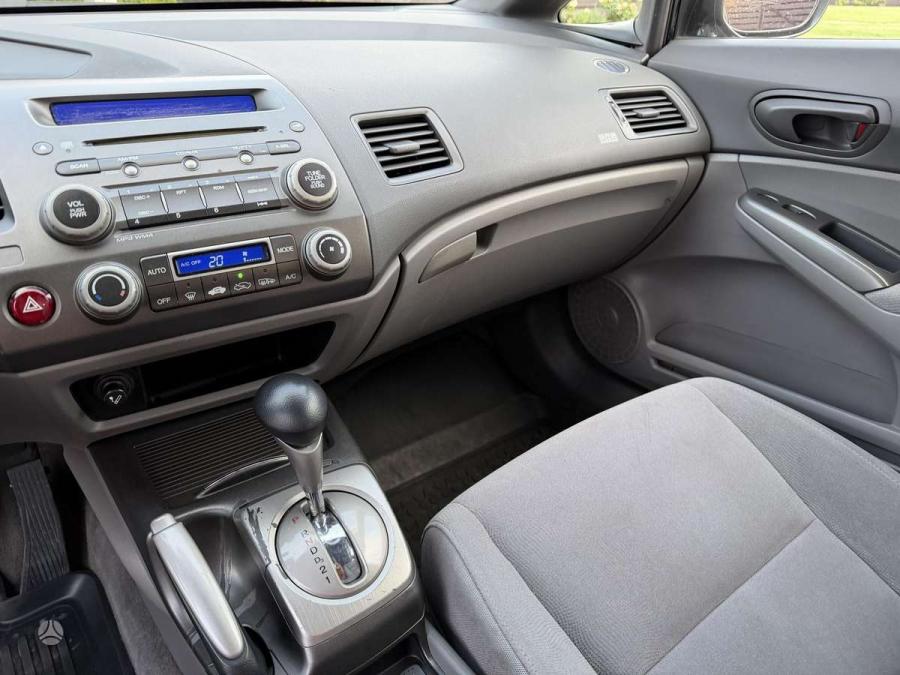 Melns Honda Civic 2006 Vievis, ar dzinēja tilpumu 1.80 L un nobraukumu 280 tūkst. km par 2350 €, foto 11 vietnē AUTOMOTO.COM.LV