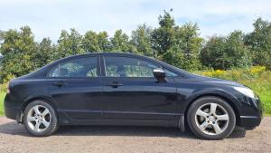 Melns Honda Civic 2006 Viļņa, ar dzinēja tilpumu 1.80 L un nobraukumu 140 tūkst. km par 2900 €, foto  vietnē AUTOMOTO.COM.LV