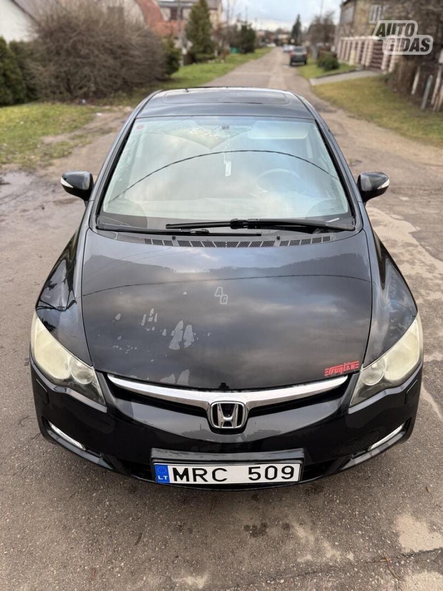 Black Honda Civic 2007 in Kaunas, with an engine capacity of 1.80 L and mileage of 256 thousand km for 750 €, photo 3 on AUTOMOTO.COM.LV