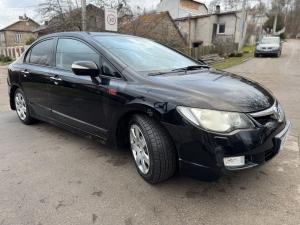 Black Honda Civic 2007 in Kaunas, with an engine capacity of 1.80 L and mileage of 256 thousand km for 750 €, photo 4 on AUTOMOTO.COM.LV