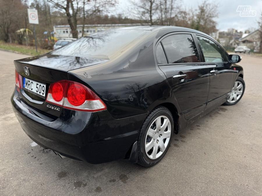 Black Honda Civic 2007 in Kaunas, with an engine capacity of 1.80 L and mileage of 256 thousand km for 750 €, photo 7 on AUTOMOTO.COM.LV