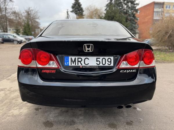 Black Honda Civic 2007 in Kaunas, with an engine capacity of 1.80 L and mileage of 256 thousand km for 750 €, photo 8 on AUTOMOTO.COM.LV