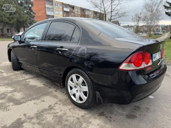 Black Honda Civic 2007 in Kaunas, with an engine capacity of 1.80 L and mileage of 256 thousand km for 750 €, photo 9 on AUTOMOTO.COM.LV
